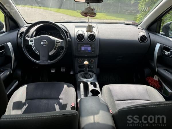 Nissan Qashqai 2013 Rīga vietnē Melns Nissan Qashqai 2013 Rīga, ar dzinēja tilpumu 1.60 L un nobraukumu 290 tūkst. km par 3800 €, foto 5 vietnē AUTOMOTO.COM.LV
