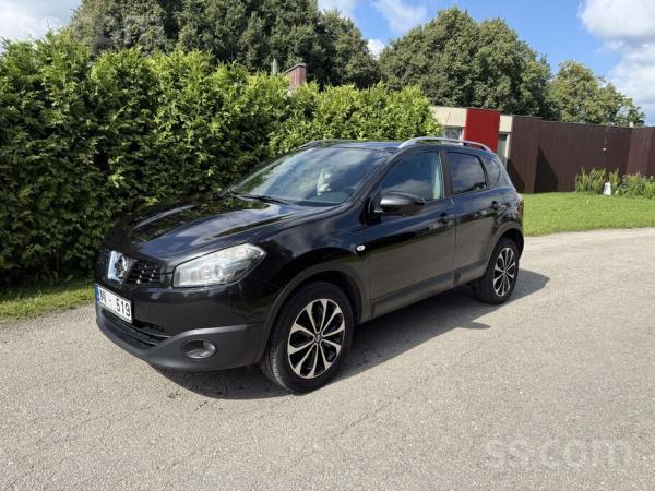 Nissan Qashqai 2013 in Riga on AUTOMOTO.COM.LV Black Nissan Qashqai 2013 in Riga, with an engine capacity of 1.60 L and mileage of 290 thousand km for 3800 €, photo 9 on AUTOMOTO.COM.LV
