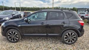 Black Nissan Qashqai 2013 in Vilnius, with an engine capacity of 1.46 L and mileage of 280 thousand km for 5500 €, photo 9 on AUTOMOTO.COM.LV