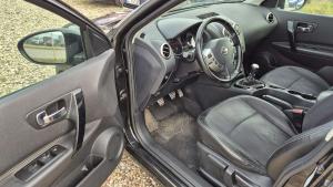 Black Nissan Qashqai 2013 in Vilnius, with an engine capacity of 1.46 L and mileage of 280 thousand km for 5500 €, photo 10 on AUTOMOTO.COM.LV