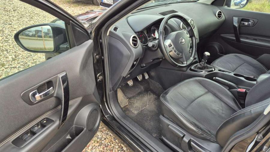 Black Nissan Qashqai 2013 in Vilnius, with an engine capacity of 1.46 L and mileage of 280 thousand km for 5500 €, photo 10 on AUTOMOTO.COM.LV