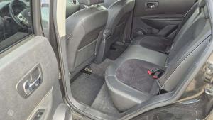 Black Nissan Qashqai 2013 in Vilnius, with an engine capacity of 1.46 L and mileage of 280 thousand km for 5500 €, photo 12 on AUTOMOTO.COM.LV