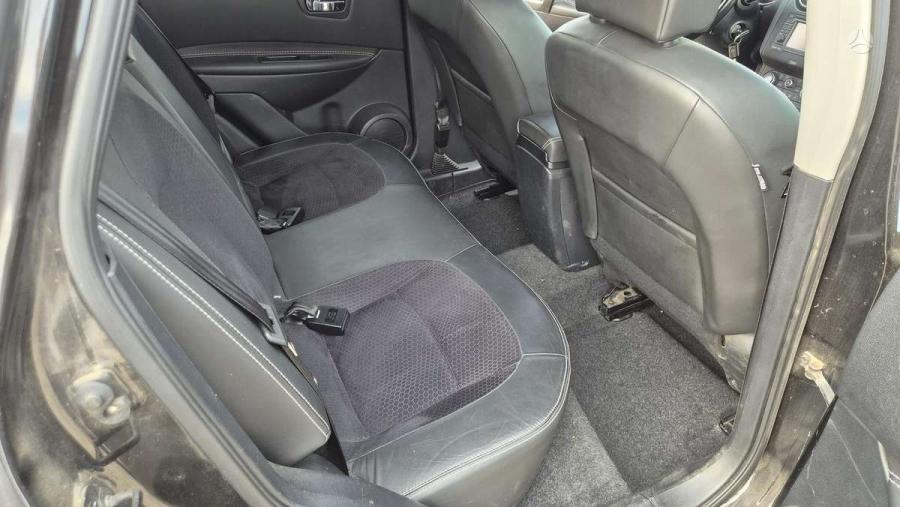 Black Nissan Qashqai 2013 in Vilnius, with an engine capacity of 1.46 L and mileage of 280 thousand km for 5500 €, photo 13 on AUTOMOTO.COM.LV