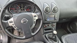 Black Nissan Qashqai 2013 in Vilnius, with an engine capacity of 1.46 L and mileage of 280 thousand km for 5500 €, photo 16 on AUTOMOTO.COM.LV