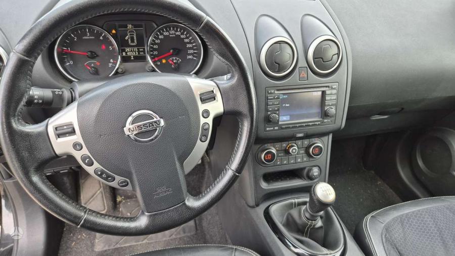 Black Nissan Qashqai 2013 in Vilnius, with an engine capacity of 1.46 L and mileage of 280 thousand km for 5500 €, photo 16 on AUTOMOTO.COM.LV