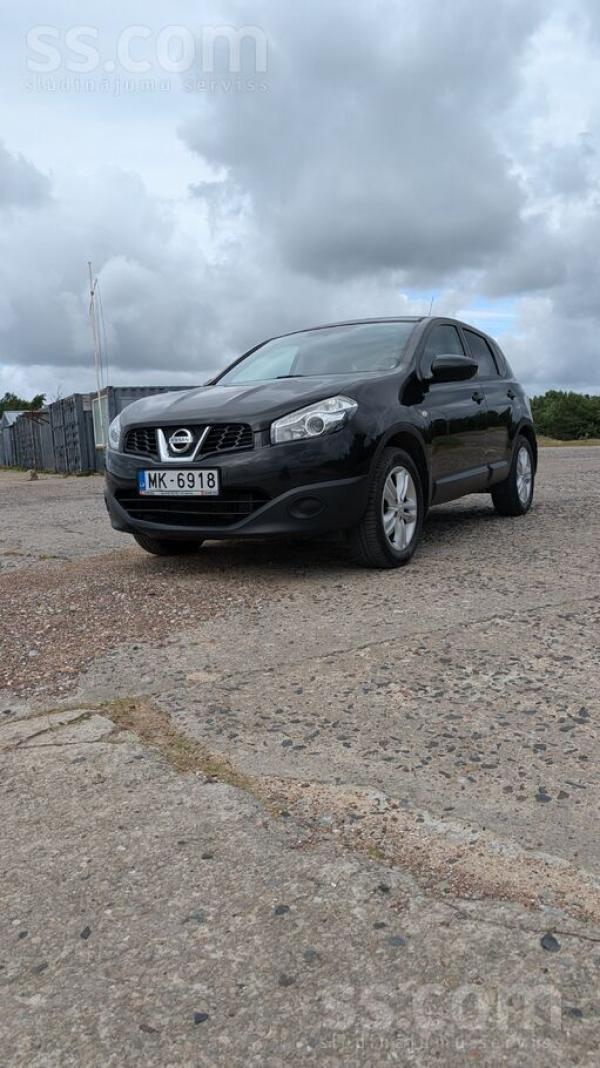 Black Nissan Qashqai 2013 in Saldus, with an engine capacity of 1.60 L and mileage of 165 thousand km for 5500 €, photo 3 on AUTOMOTO.COM.LV