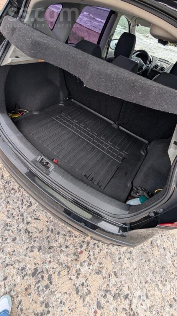 Black Nissan Qashqai 2013 in Saldus, with an engine capacity of 1.60 L and mileage of 165 thousand km for 5500 €, photo 7 on AUTOMOTO.COM.LV