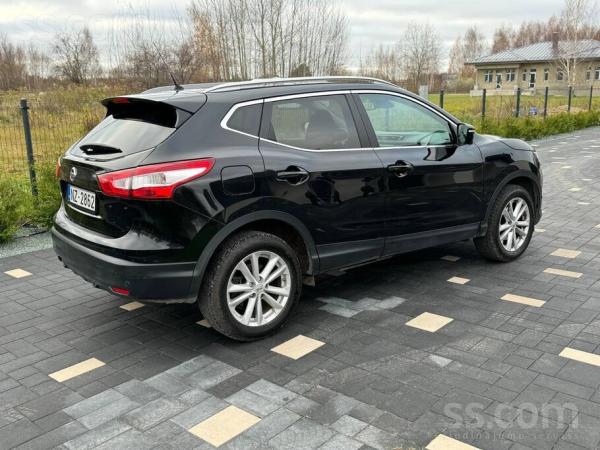 Black Nissan Qashqai 2014 in Jelgava, with an engine capacity of 1.20 L and mileage of 153 thousand km for 10000 €, photo 3 on AUTOMOTO.COM.LV