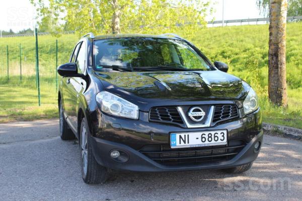 Black Nissan Qashqai 2014 in Jelgava, with an engine capacity of 1.60 L and mileage of 306 thousand km for 5195 €, photo 2 on AUTOMOTO.COM.LV