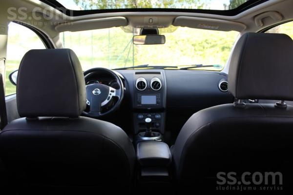 Black Nissan Qashqai 2014 in Jelgava, with an engine capacity of 1.60 L and mileage of 306 thousand km for 5195 €, photo 7 on AUTOMOTO.COM.LV