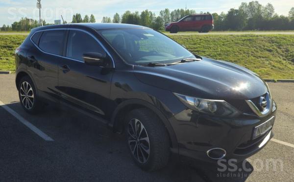 Black Nissan Qashqai 2014 in Saldus, with an engine capacity of 1.50 L and mileage of 234 thousand km for 8650 €, photo 5 on AUTOMOTO.COM.LV