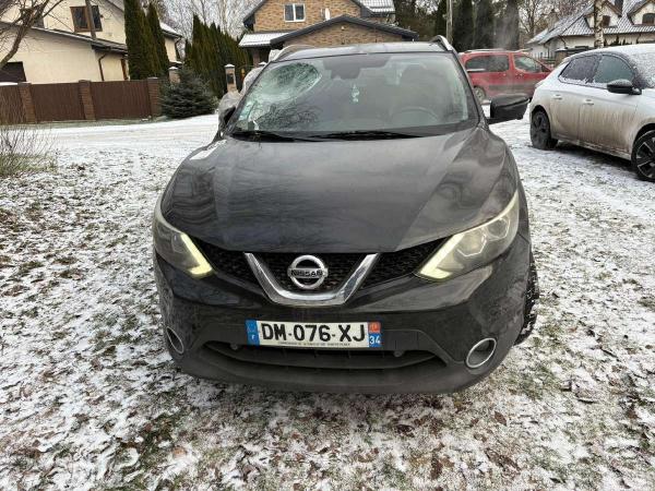 Black Nissan Qashqai 2014 in Vilnius, with an engine capacity of 1.20 L and mileage of 170 thousand km for 3650 €, photo 3 on AUTOMOTO.COM.LV