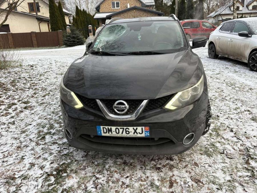 Black Nissan Qashqai 2014 in Vilnius, with an engine capacity of 1.20 L and mileage of 170 thousand km for 3650 €, photo 3 on AUTOMOTO.COM.LV