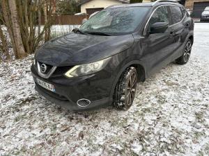 Black Nissan Qashqai 2014 in Vilnius, with an engine capacity of 1.20 L and mileage of 170 thousand km for 3650 €, photo 4 on AUTOMOTO.COM.LV