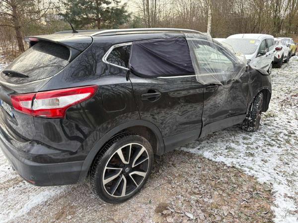Black Nissan Qashqai 2014 in Vilnius, with an engine capacity of 1.20 L and mileage of 170 thousand km for 3650 €, photo 5 on AUTOMOTO.COM.LV