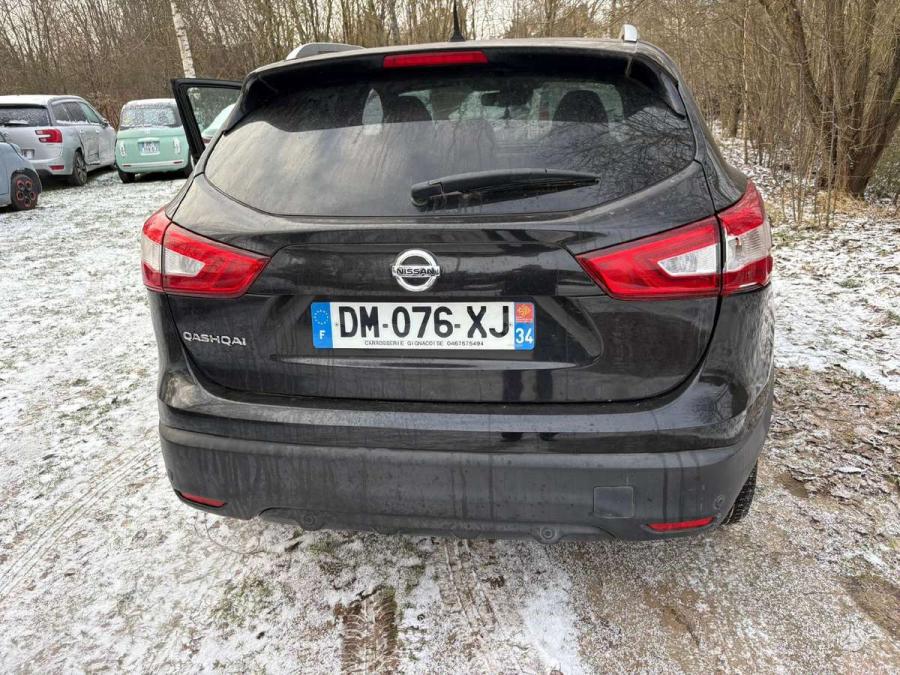 Black Nissan Qashqai 2014 in Vilnius, with an engine capacity of 1.20 L and mileage of 170 thousand km for 3650 €, photo 6 on AUTOMOTO.COM.LV