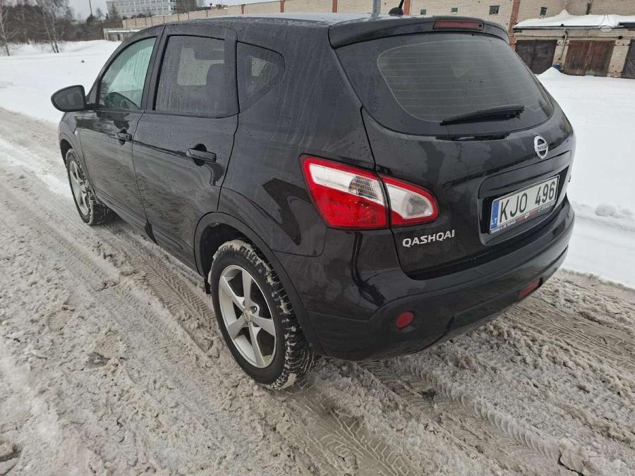 Melns Nissan Qashqai 2014 Utena, ar dzinēja tilpumu 2.00 L un nobraukumu 176 tūkst. km par 9000 €, foto 2 vietnē AUTOMOTO.COM.LV