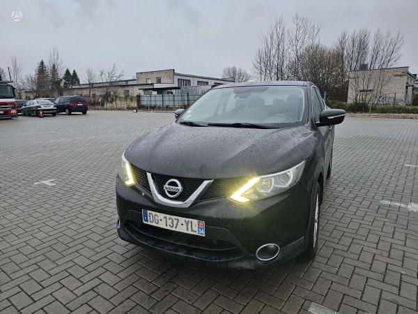 Black Nissan Qashqai 2014 in Taurage, with an engine capacity of 1.60 L and mileage of 265 thousand km for 8000 €, photo 1 on AUTOMOTO.COM.LV