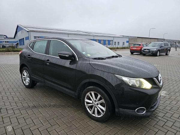 Black Nissan Qashqai 2014 in Taurage, with an engine capacity of 1.60 L and mileage of 265 thousand km for 8000 €, photo 5 on AUTOMOTO.COM.LV