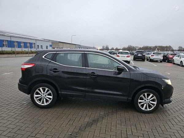 Black Nissan Qashqai 2014 in Taurage, with an engine capacity of 1.60 L and mileage of 265 thousand km for 8000 €, photo 6 on AUTOMOTO.COM.LV