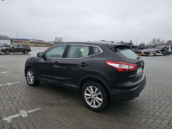 Black Nissan Qashqai 2014 in Taurage, with an engine capacity of 1.60 L and mileage of 265 thousand km for 8000 €, photo 8 on AUTOMOTO.COM.LV