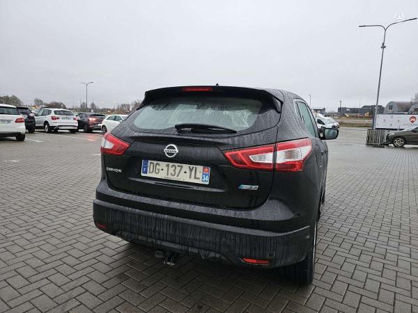 Black Nissan Qashqai 2014 in Taurage, with an engine capacity of 1.60 L and mileage of 265 thousand km for 8000 €, photo 9 on AUTOMOTO.COM.LV