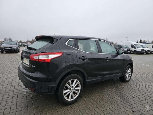 Black Nissan Qashqai 2014 in Taurage, with an engine capacity of 1.60 L and mileage of 265 thousand km for 8000 €, photo 10 on AUTOMOTO.COM.LV