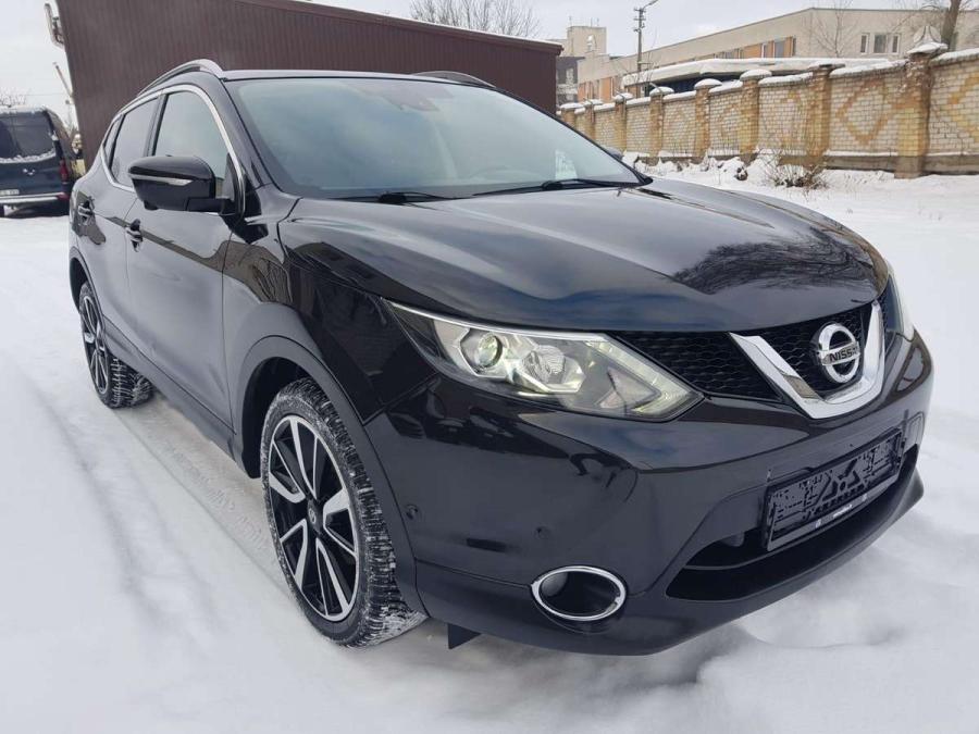 Black Nissan Qashqai 2014 in Siauliai, with an engine capacity of 1.60 L and mileage of 207 thousand km for 8200 €, photo 3 on AUTOMOTO.COM.LV