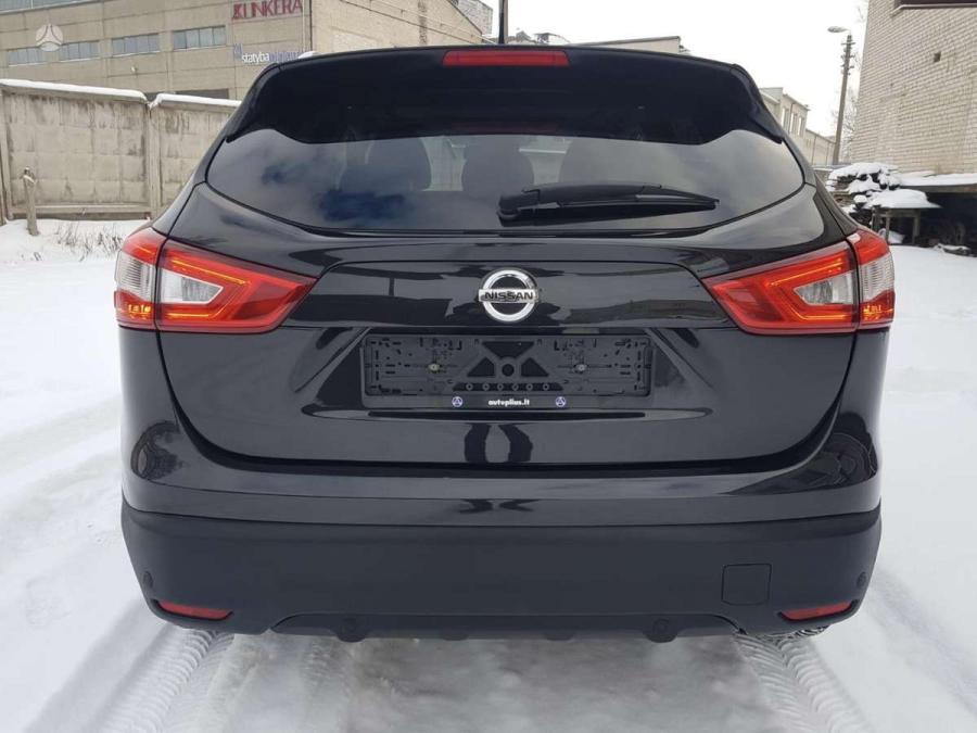 Black Nissan Qashqai 2014 in Siauliai, with an engine capacity of 1.60 L and mileage of 207 thousand km for 8200 €, photo 6 on AUTOMOTO.COM.LV