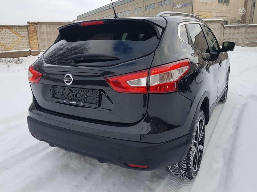 Black Nissan Qashqai 2014 in Siauliai, with an engine capacity of 1.60 L and mileage of 207 thousand km for 8200 €, photo 8 on AUTOMOTO.COM.LV