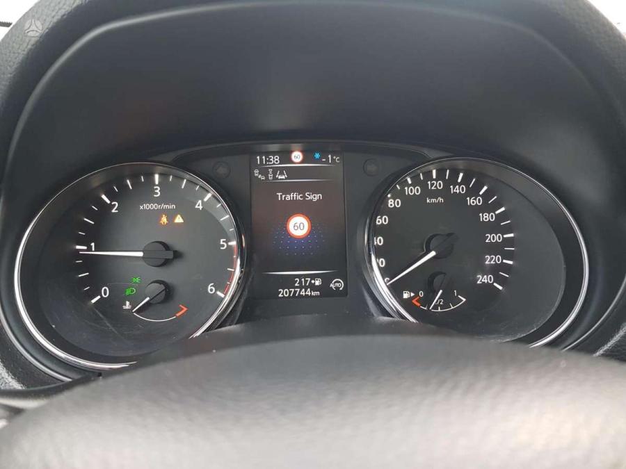 Black Nissan Qashqai 2014 in Siauliai, with an engine capacity of 1.60 L and mileage of 207 thousand km for 8200 €, photo 23 on AUTOMOTO.COM.LV