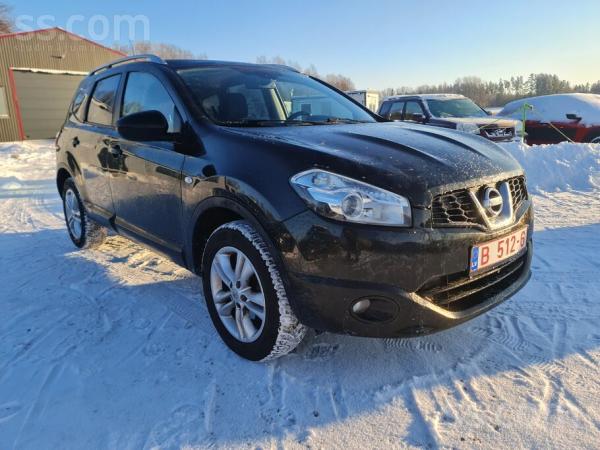 Black Nissan Qashqai 2014 in Cesis, with an engine capacity of 2.00 L and mileage of 228 thousand km for 7750 €, photo 1 on AUTOMOTO.COM.LV