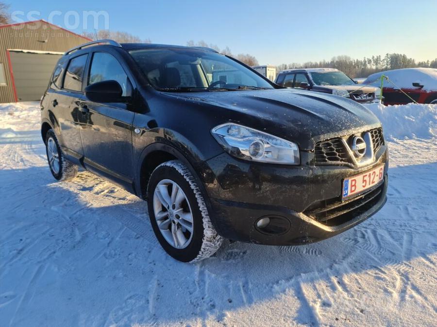 Black Nissan Qashqai 2014 in Cesis, with an engine capacity of 2.00 L and mileage of 228 thousand km for 7750 €, photo 1 on AUTOMOTO.COM.LV