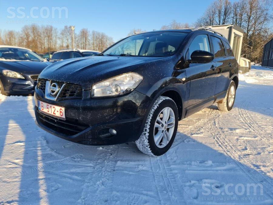 Black Nissan Qashqai 2014 in Cesis, with an engine capacity of 2.00 L and mileage of 228 thousand km for 7750 €, photo 2 on AUTOMOTO.COM.LV