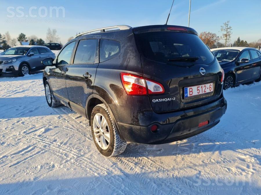 Black Nissan Qashqai 2014 in Cesis, with an engine capacity of 2.00 L and mileage of 228 thousand km for 7750 €, photo 3 on AUTOMOTO.COM.LV