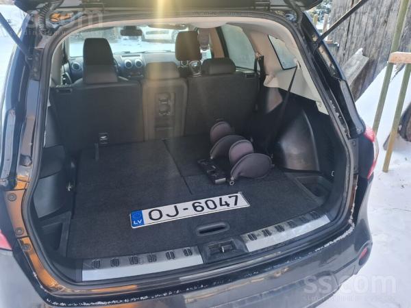 Black Nissan Qashqai 2014 in Cesis, with an engine capacity of 2.00 L and mileage of 228 thousand km for 7750 €, photo 8 on AUTOMOTO.COM.LV