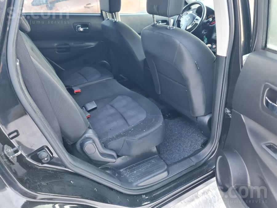 Black Nissan Qashqai 2014 in Cesis, with an engine capacity of 2.00 L and mileage of 228 thousand km for 7750 €, photo 9 on AUTOMOTO.COM.LV