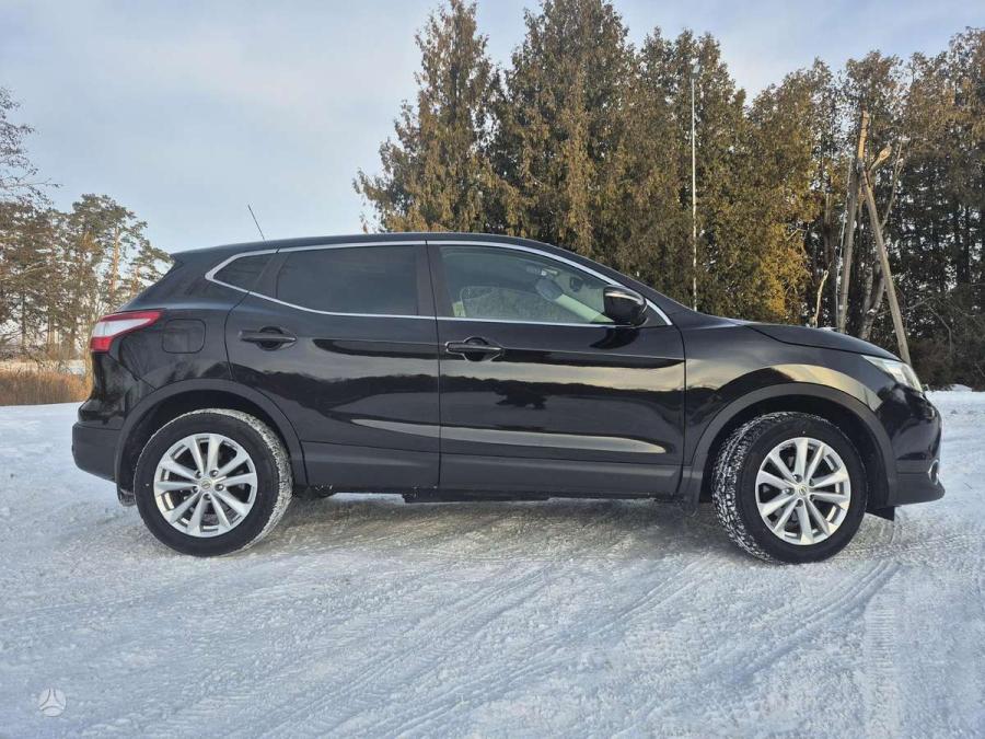 Black Nissan Qashqai 2014 in Radviliskis, with an engine capacity of 1.20 L and mileage of 186 thousand km for 7200 €, photo 3 on AUTOMOTO.COM.LV