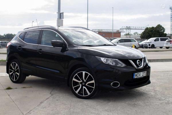 Black Nissan Qashqai 2014 in Siauliai, with an engine capacity of 1.60 L and mileage of 320 thousand km for 7850 €, photo 1 on AUTOMOTO.COM.LV