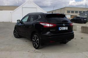 Black Nissan Qashqai 2014 in Siauliai, with an engine capacity of 1.60 L and mileage of 320 thousand km for 7850 €, photo 4 on AUTOMOTO.COM.LV
