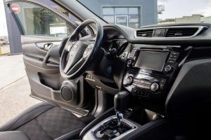 Black Nissan Qashqai 2014 in Siauliai, with an engine capacity of 1.60 L and mileage of 320 thousand km for 7850 €, photo 10 on AUTOMOTO.COM.LV