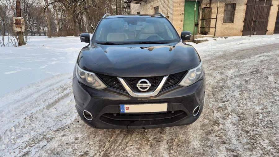 Black Nissan Qashqai 2014 in Kaunas, with an engine capacity of 1.60 L and mileage of 265 thousand km for 7800 €, photo 2 on AUTOMOTO.COM.LV