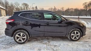 Black Nissan Qashqai 2014 in Kaunas, with an engine capacity of 1.60 L and mileage of 265 thousand km for 7800 €, photo 4 on AUTOMOTO.COM.LV