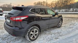 Black Nissan Qashqai 2014 in Kaunas, with an engine capacity of 1.60 L and mileage of 265 thousand km for 7800 €, photo 5 on AUTOMOTO.COM.LV