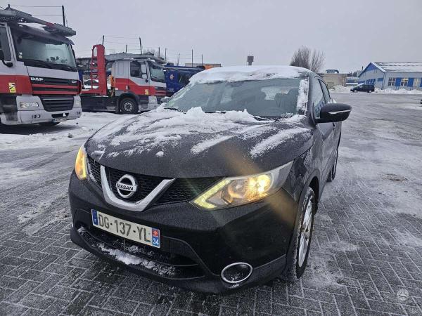 Black Nissan Qashqai 2014 in Taurage, with an engine capacity of 1.60 L and mileage of 265 thousand km for 8000 €, photo 1 on AUTOMOTO.COM.LV