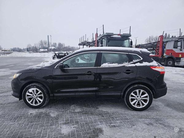Black Nissan Qashqai 2014 in Taurage, with an engine capacity of 1.60 L and mileage of 265 thousand km for 8000 €, photo 3 on AUTOMOTO.COM.LV