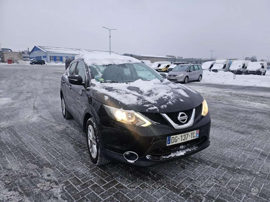 Melns Nissan Qashqai 2014 Tauragė, ar dzinēja tilpumu 1.60 L un nobraukumu 265 tūkst. km par 8000 €, foto 4 vietnē AUTOMOTO.COM.LV