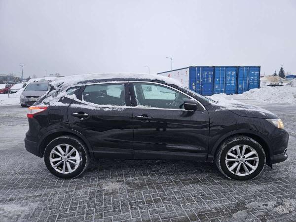 Black Nissan Qashqai 2014 in Taurage, with an engine capacity of 1.60 L and mileage of 265 thousand km for 8000 €, photo 7 on AUTOMOTO.COM.LV