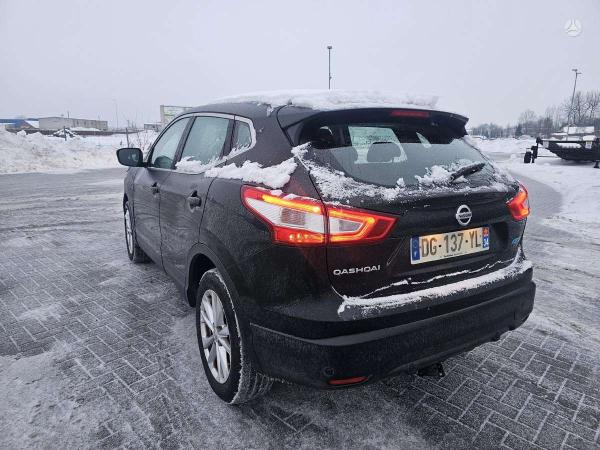 Black Nissan Qashqai 2014 in Taurage, with an engine capacity of 1.60 L and mileage of 265 thousand km for 8000 €, photo 8 on AUTOMOTO.COM.LV