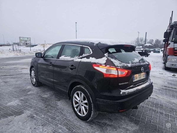 Black Nissan Qashqai 2014 in Taurage, with an engine capacity of 1.60 L and mileage of 265 thousand km for 8000 €, photo 9 on AUTOMOTO.COM.LV